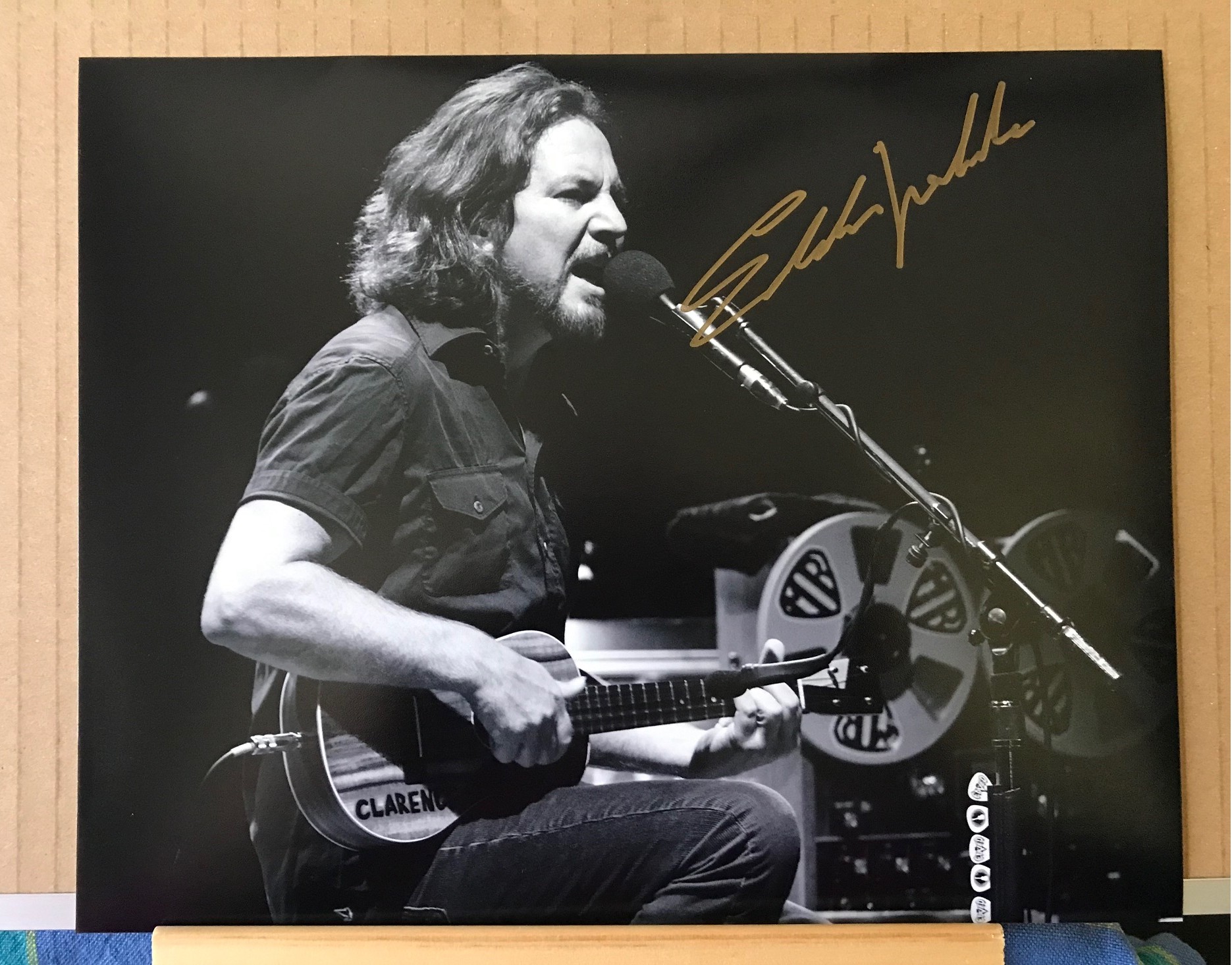 AUTOGRAPH PHOTO - EDDIE VEDDER (a) - 8 x 10 - X Marks The Shop