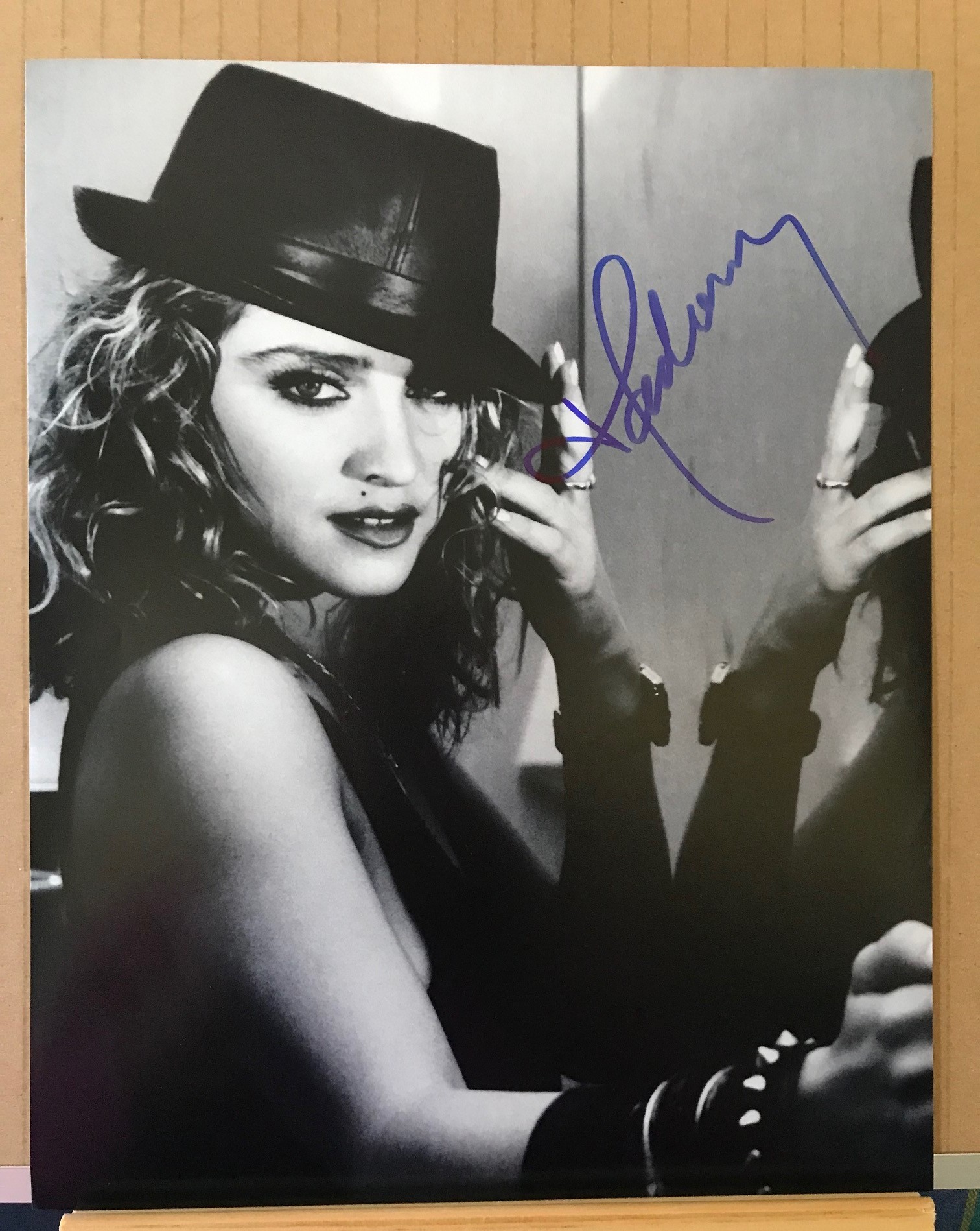 AUTOGRAPH PHOTO - MADONNA (a) - 8 x 10 - X Marks The Shop